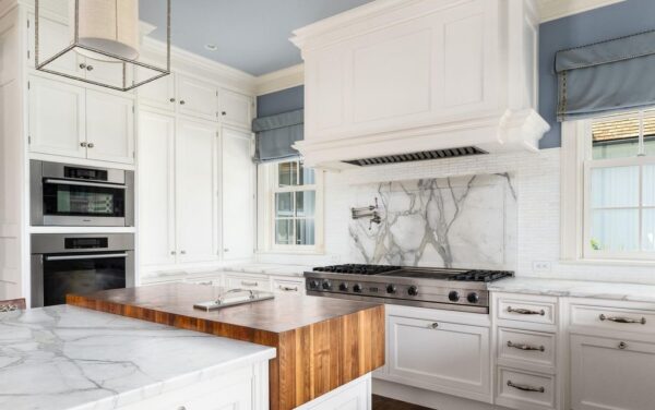 Magnificent Colonial House with Opulent Finishes and Elegant ...