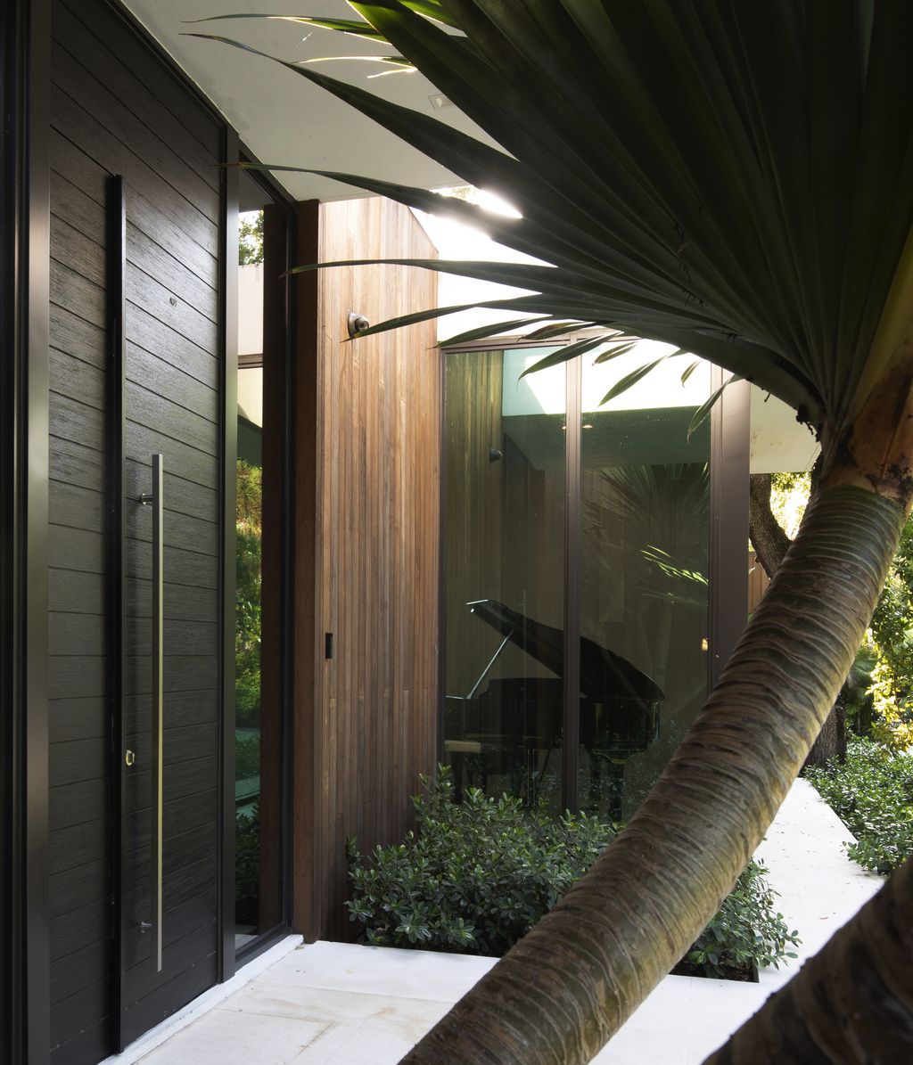 Oaks Residence nestled within oasis by SDH Studio Architecture + Design ...