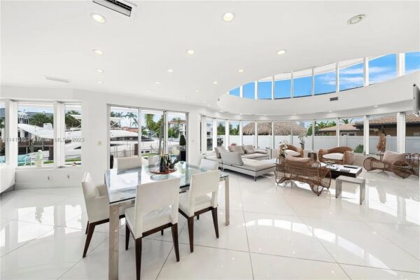 Your Dream Home Awaits wtih Luxury Waterfront Mansion in Miami Beach ...