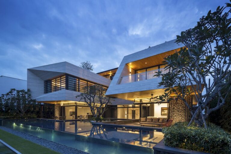 Forever House with impressive shape by Wallflower Architecture + Design ...
