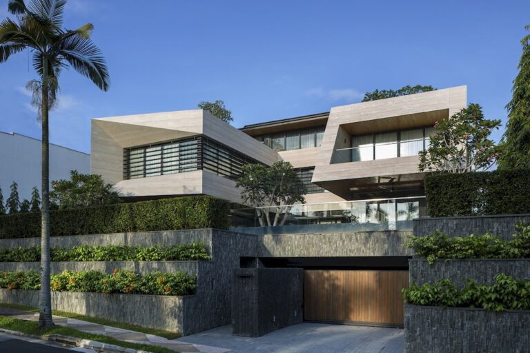 Forever House with impressive shape by Wallflower Architecture + Design ...