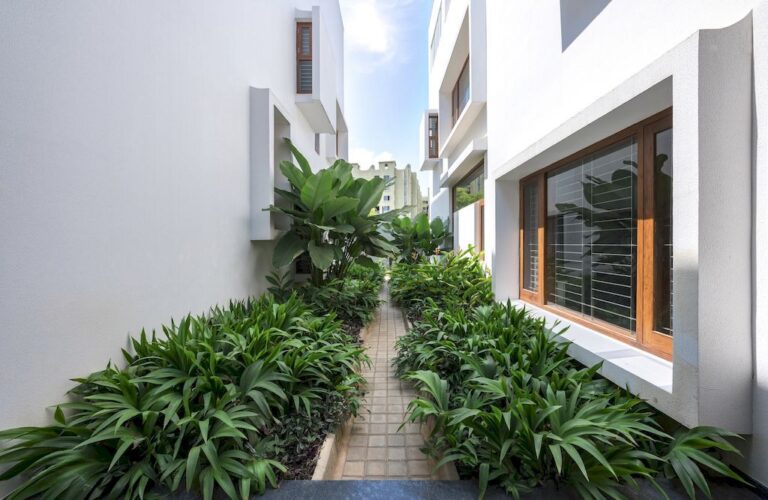 Manjodaya House, Chic & Elegant Home by Ecumene Habitat Solutions ...
