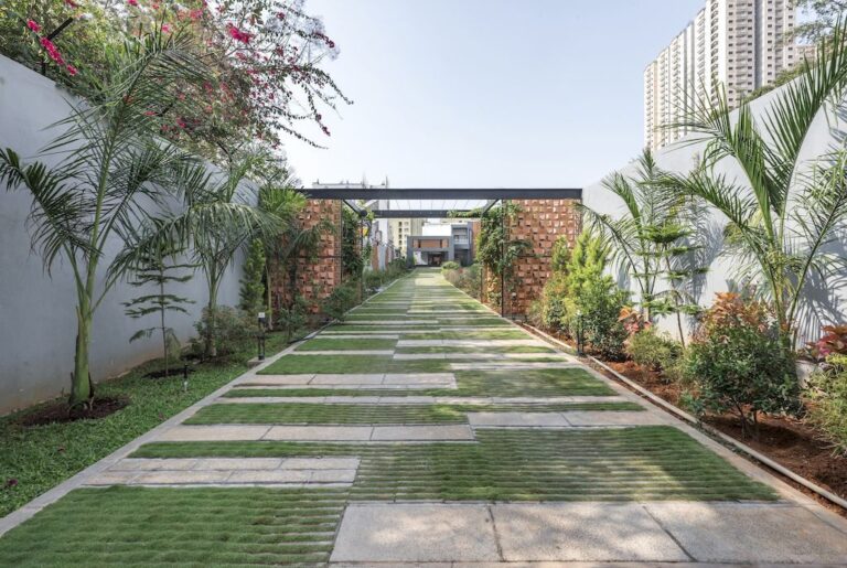 Manjodaya House, Chic & Elegant Home by Ecumene Habitat Solutions ...