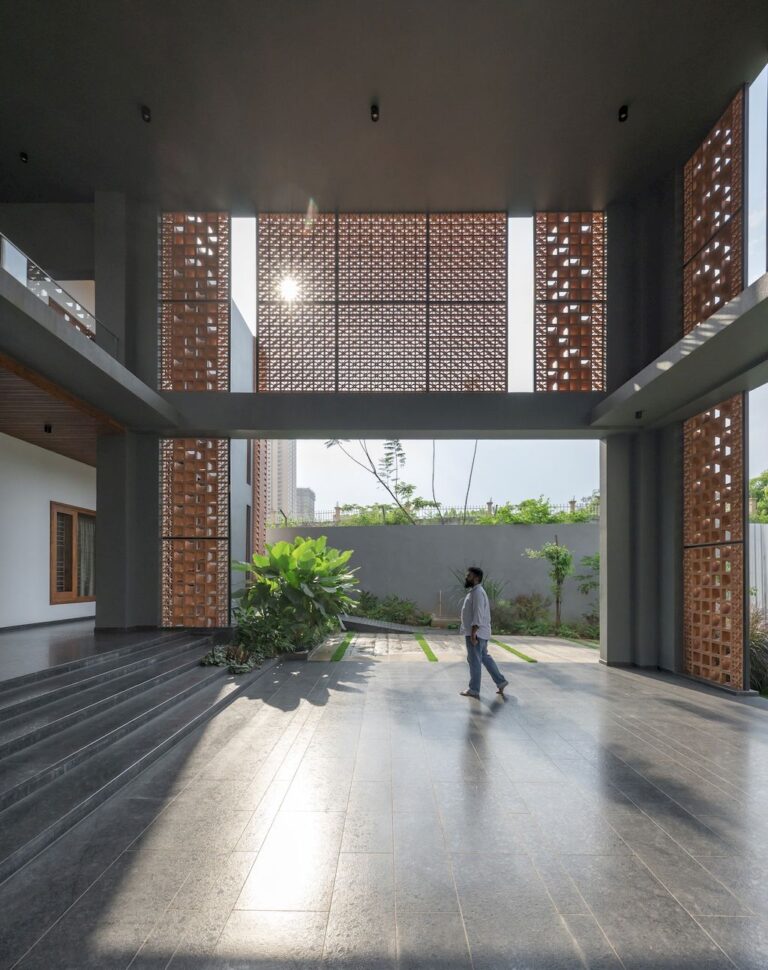 Manjodaya House, Chic & Elegant Home by Ecumene Habitat Solutions ...