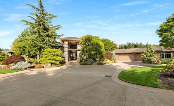 Architectural Marvel: Frank Lloyd Wright-Inspired Masterpiece on 2.2 ...