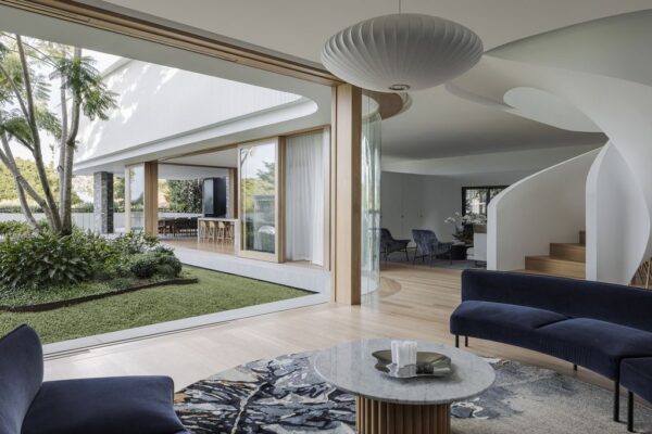 Boomerang House with Subtle, Captivating Design by Joe Adsett ...