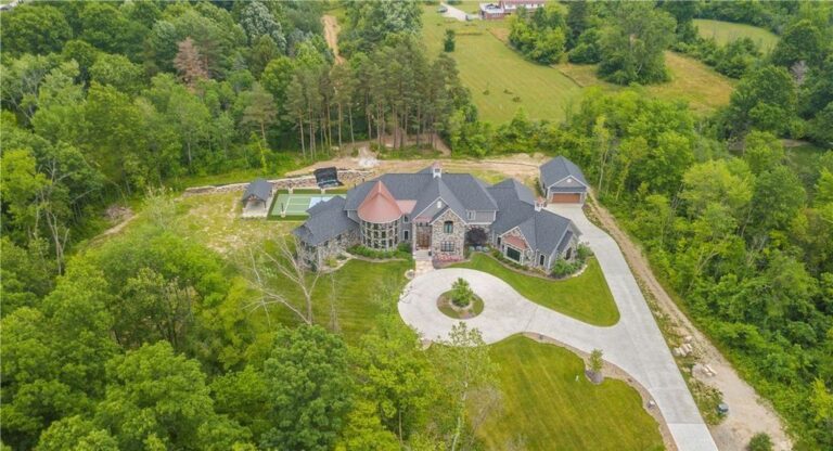 Strongsville, Ohio Residence: A Masterpiece of Modern Luxury for Sale ...