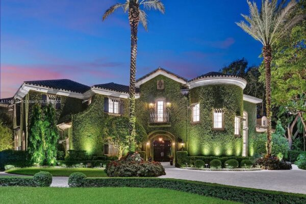 Timeless Elegance in Ponce Davis with Meticulously Renovated 6-Bedroom ...