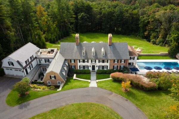 Luxurious Elegance in Needham: Exquisite Fully-Renovated Home ...