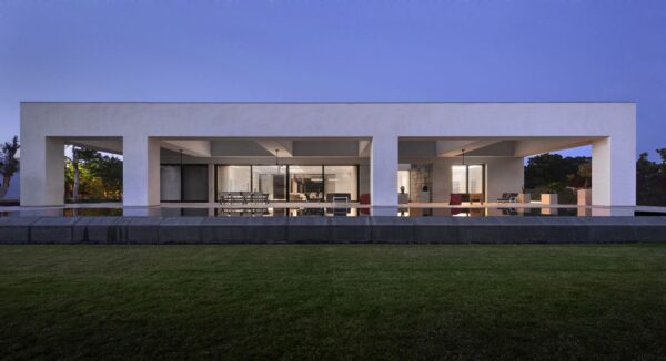 The Artistic House in Israel by Dan & Hila Israelevitz Architects ...