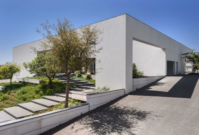 The Artistic House in Israel by Dan & Hila Israelevitz Architects ...