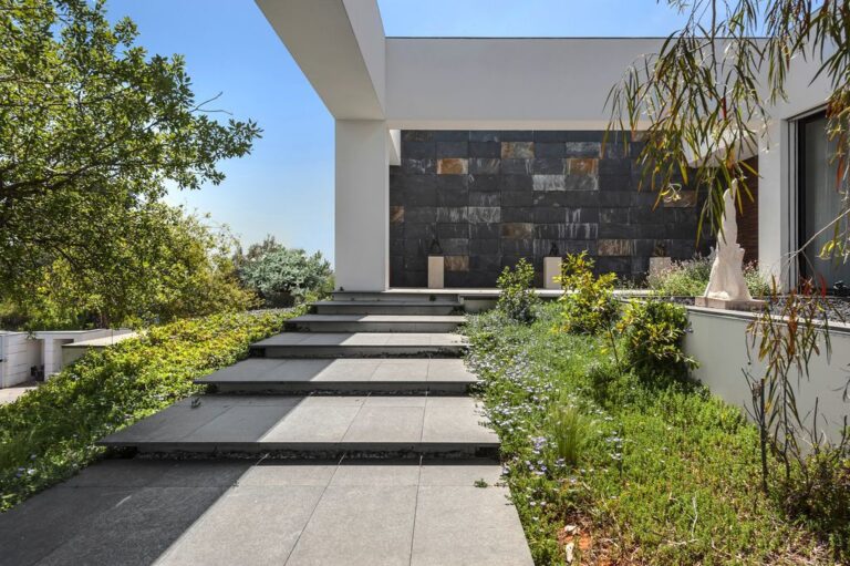 The Artistic House in Israel by Dan & Hila Israelevitz Architects ...
