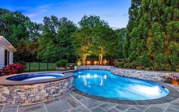 A Spectacular Devon Estate with Opulent Amenities, Listed at $3.895 ...