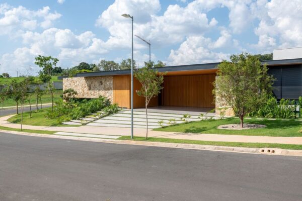Petrus House, Minimalist Haven by Sala Squadra Arquitetura & Interiores