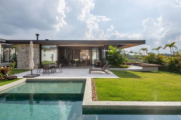 Petrus House, Minimalist Haven by Sala Squadra Arquitetura & Interiores