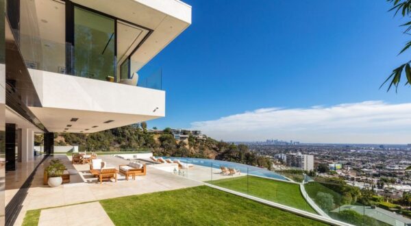 Devlin House A Spectacular Residence by McClean Design | Luxury Houses