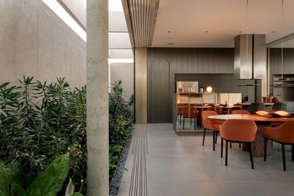 LC House with Contemporary Design by Caracho Arquitetos | Luxury Houses