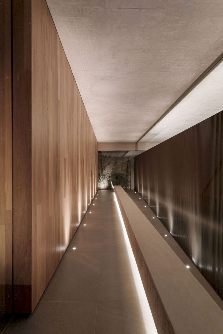 LC House with Contemporary Design by Caracho Arquitetos