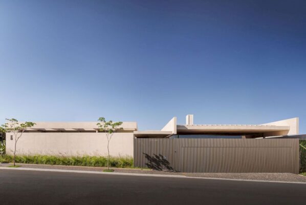 LC House with Contemporary Design by Caracho Arquitetos | Luxury Houses