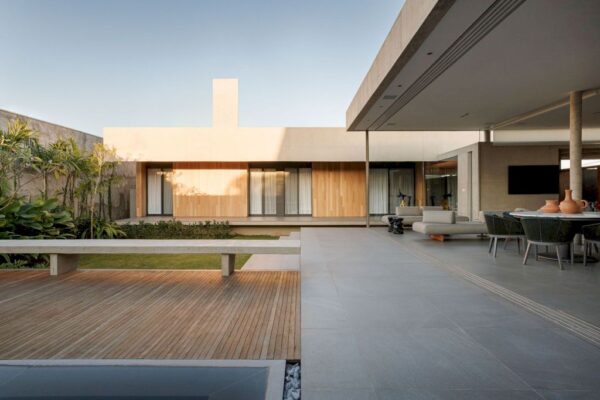 LC House with Contemporary Design by Caracho Arquitetos | Luxury Houses