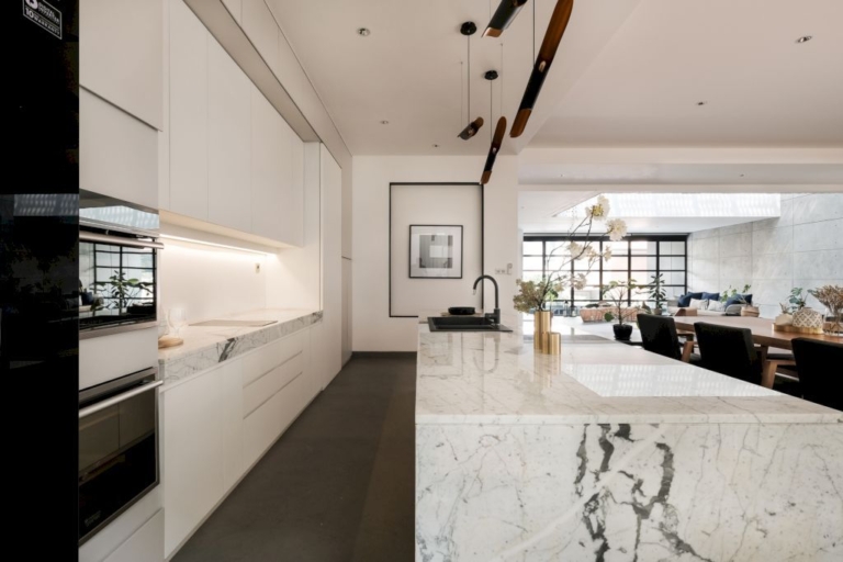 DL House, A Tranquil Oasis in Jakarta by DP+HS Architects