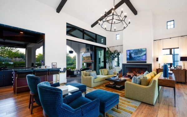 Iconic 2020 Estate with Resort-Style Amenities and Spectacular Design ...