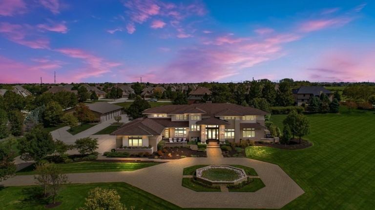 Illinois Haven: Luxurious Private Estate with Transitional and Modern ...