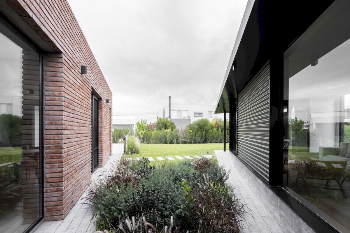 J House, Harmony of Form and Function by Pirca Arquitectura | Luxury Houses