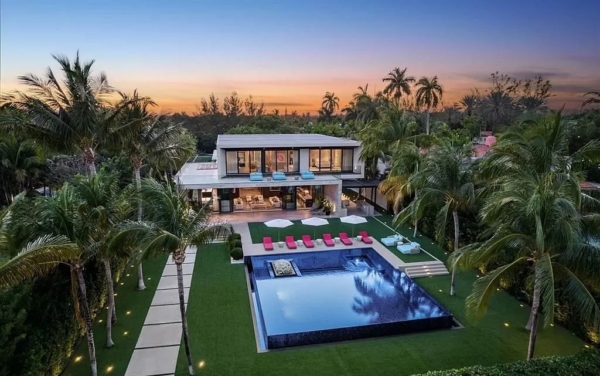 A Rare $40 Million Retreat of Luxury Living and Tranquility on Coveted ...