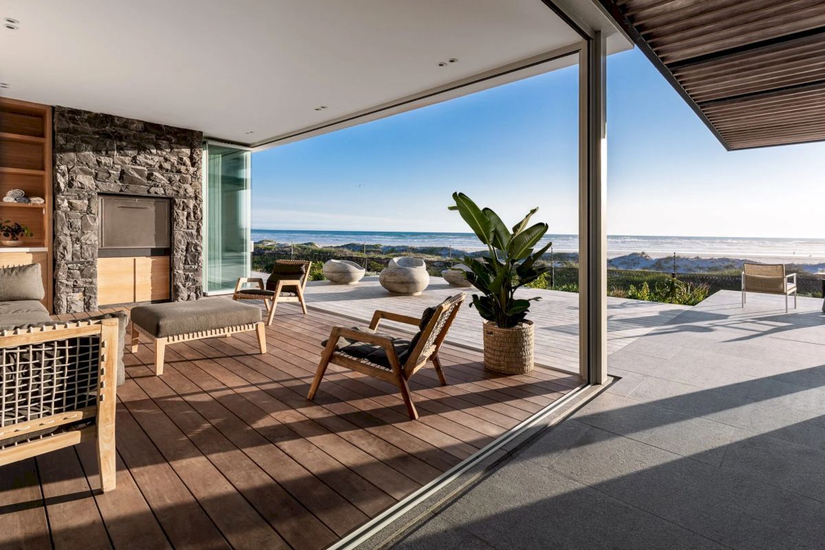 D13 House Offers Seaside Splendor by GSQUARED Architect | Luxury Houses