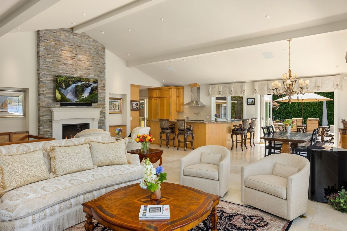 Exclusive Waterfront Haven: Magnificent Retreat in Washington State ...