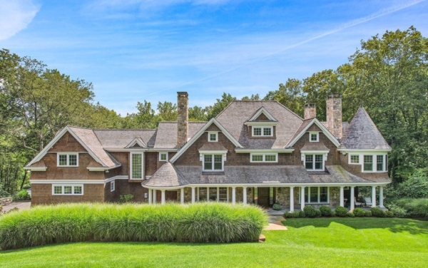 Timeless Tranquility: Shingle Style Colonial Retreat on Round Hill Road ...