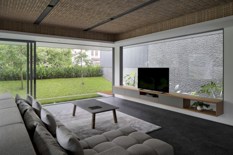 YT House, Privacy and Tranquility by Pranala Associates | Luxury Houses