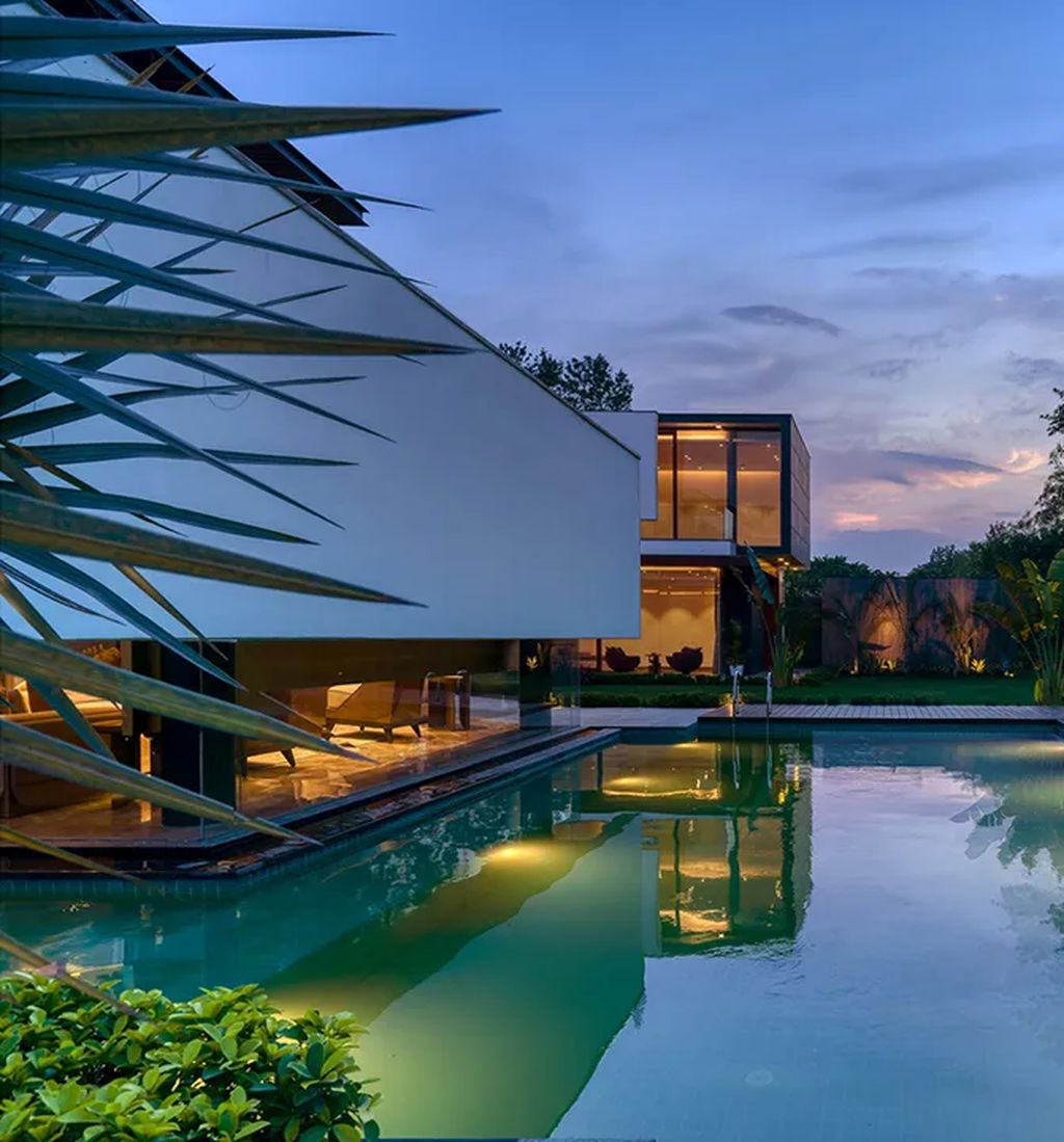 Folded Wall House, Masterpiece of Design by DADA Partners