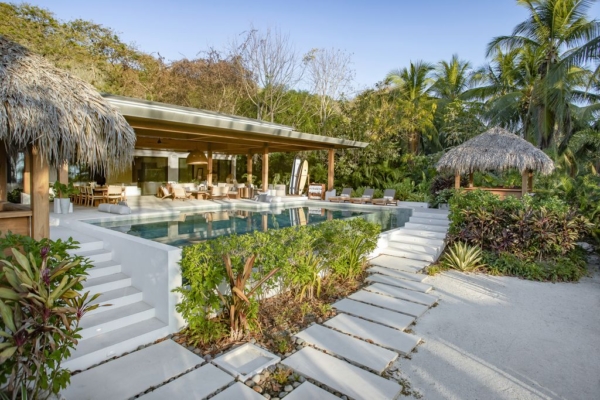 PASHA house, beachfront retreat in Puntarenas by Studio Saxe