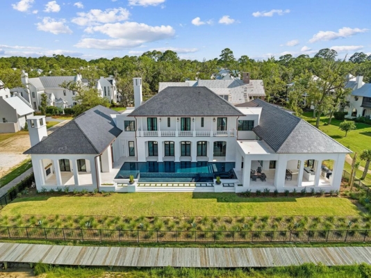 $12.5 Million Bayfront Masterpiece: Luxurious Legacy Residence in the Prestigious Churchill Oaks ...