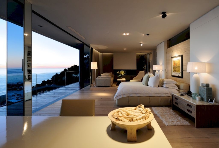 Clifton Nettleton Road, Modern home by Peerutin Architects