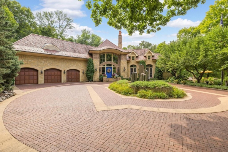 Exquisite Estate: A Tranquil Haven of Luxury and Privacy in Minnesota ...