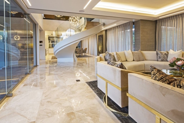 Palm House with Dynamic Design by Metropole Architects | Luxury Houses