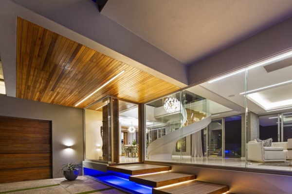 Palm House with Dynamic Design by Metropole Architects | Luxury Houses