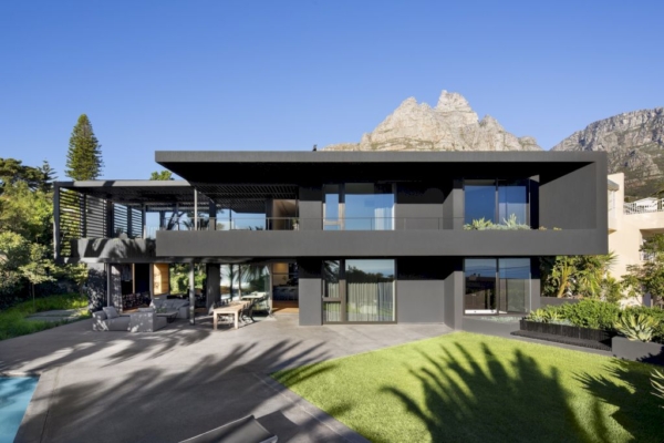 CCA House, memory blends modernity by Greg Wright Architects