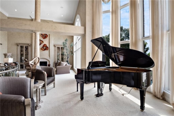 Elegant Lakefront Residence on Private Point at Riss Lake, Missouri: $4 ...