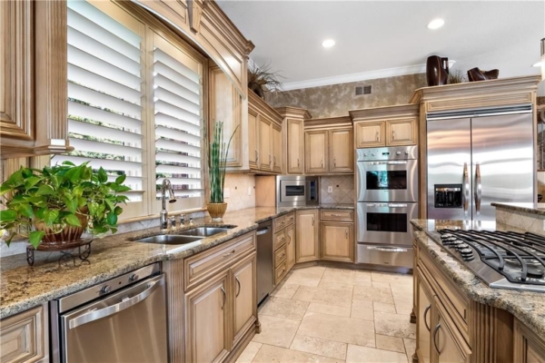 Elegant Lakefront Residence on Private Point at Riss Lake, Missouri: $4 ...