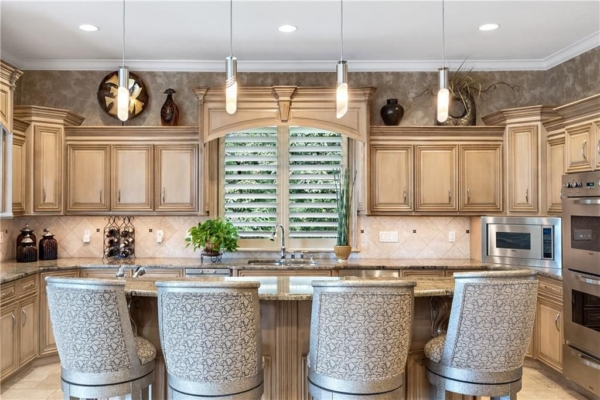 Elegant Lakefront Residence on Private Point at Riss Lake, Missouri: $4 ...