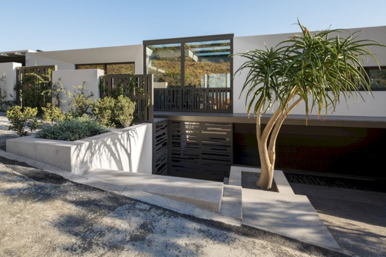 House Sealion for Coastal Living by Greg Wright Architects