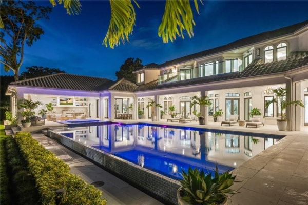 Majestic Lakefront Mansion in Winter Park Offering Unmatched Luxury ...