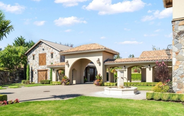 Exclusive Vineyard Retreat: Tuscan-Style Villa on Pete's Mountain ...