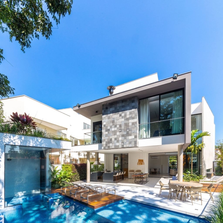 JPG House, A Modern Tropical Retreat by Raiz Arquitetura | Luxury Houses