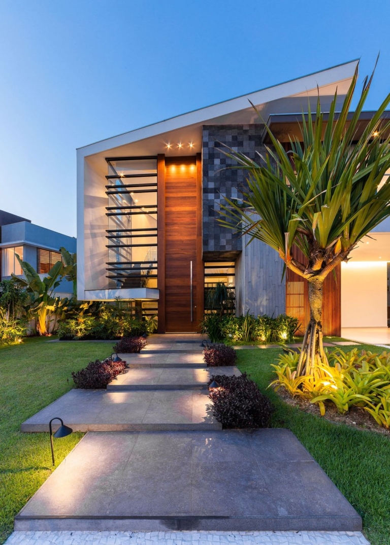 JPG House, A Modern Tropical Retreat by Raiz Arquitetura | Luxury Houses