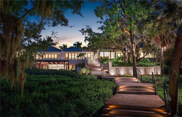 $27.5 Million Waterfront Estate in Sewall’s Point with Private Beach ...